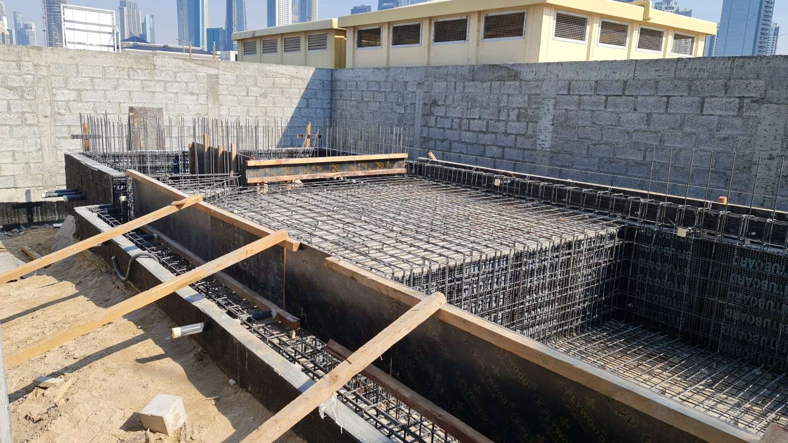 Construction of New infinity Swimming Pool for JMBT Dubai