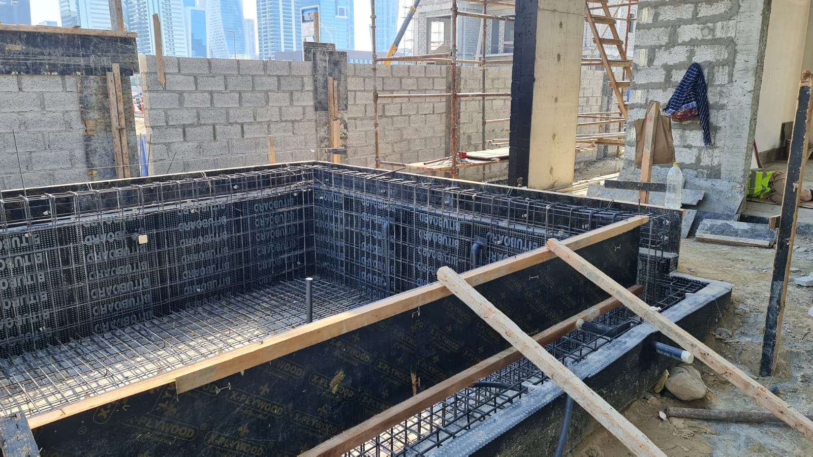 Construction of New infinity Swimming Pool for JMBT Dubai