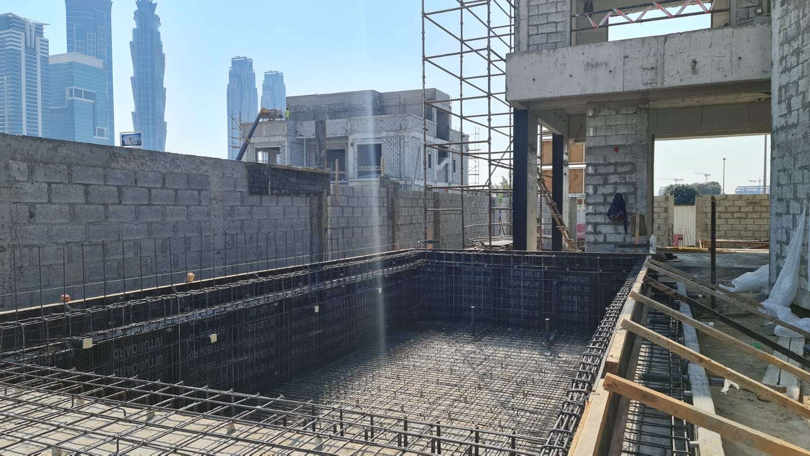 Construction of New infinity Swimming Pool for JMBT Dubai