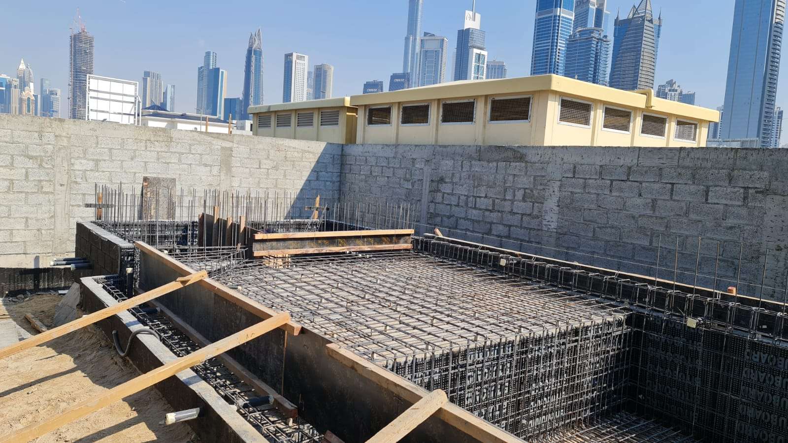 Construction of New infinity Swimming Pool for JMBT Dubai