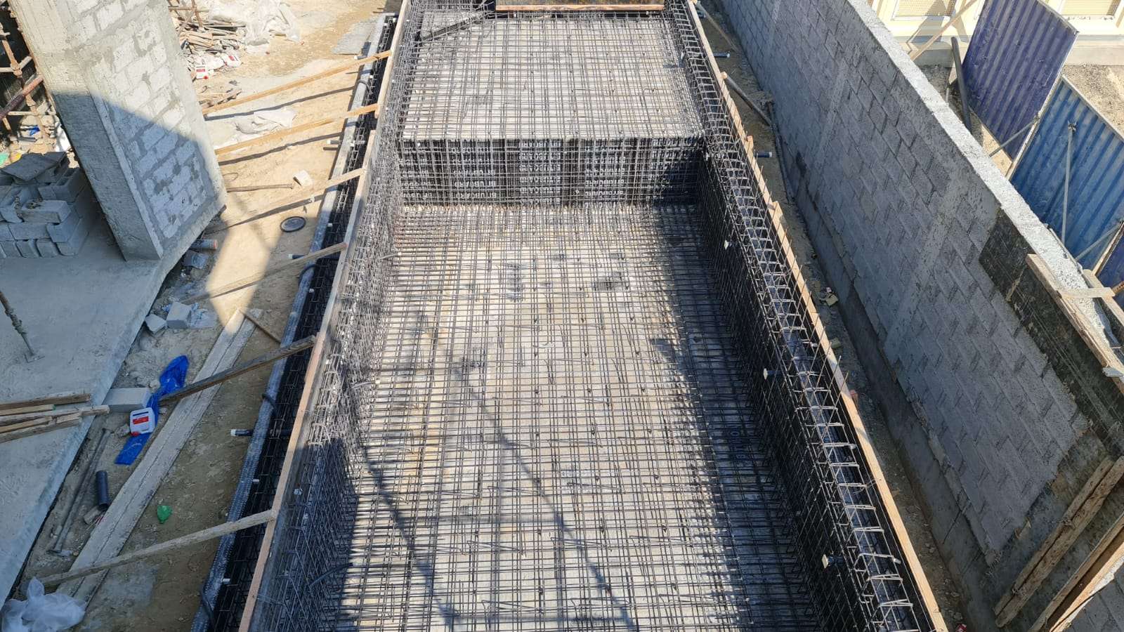 Construction of New infinity Swimming Pool for JMBT Dubai